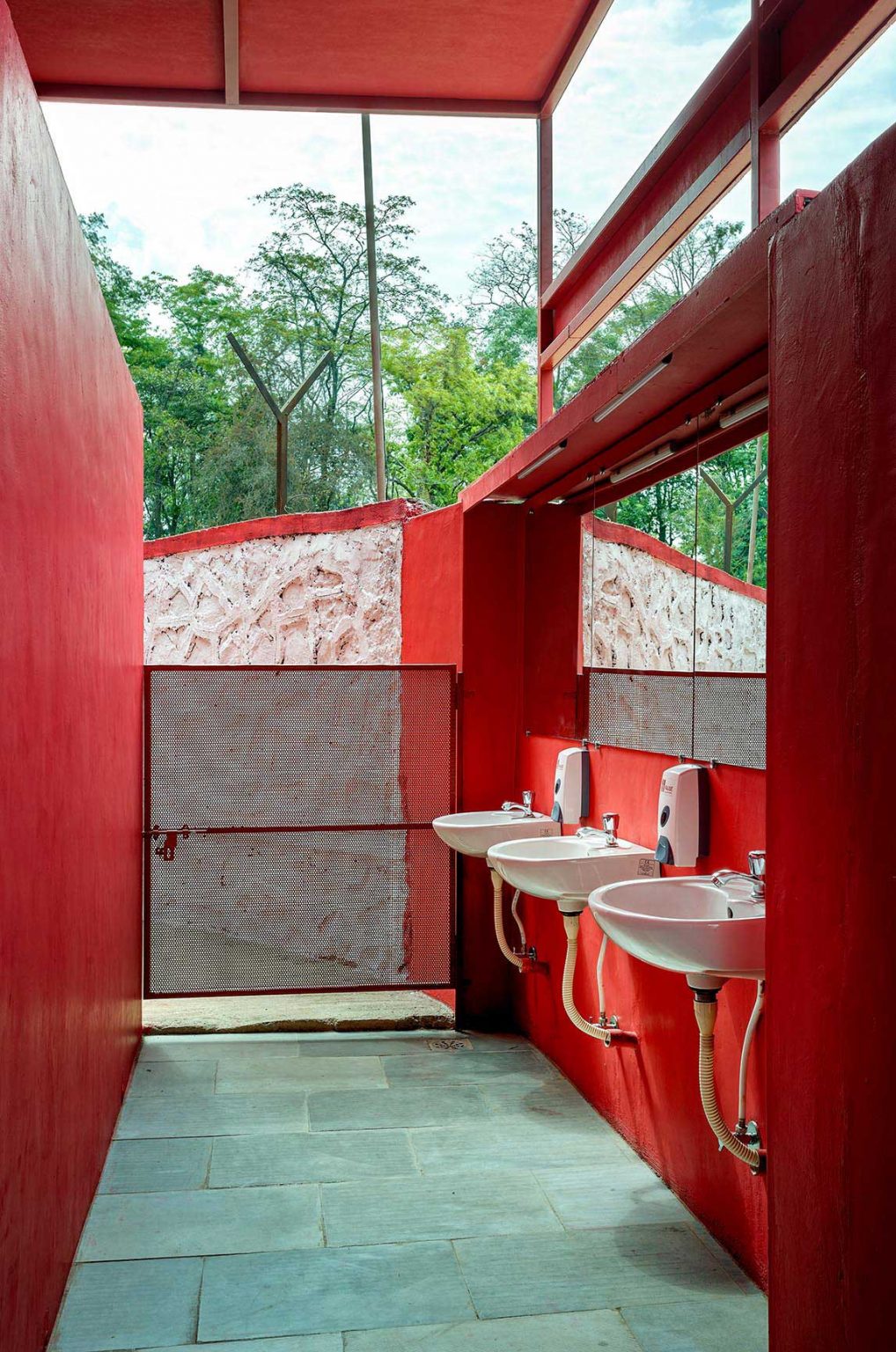 PAUSE RESTROOM - A SOCIAL DESIGN LIBRARY