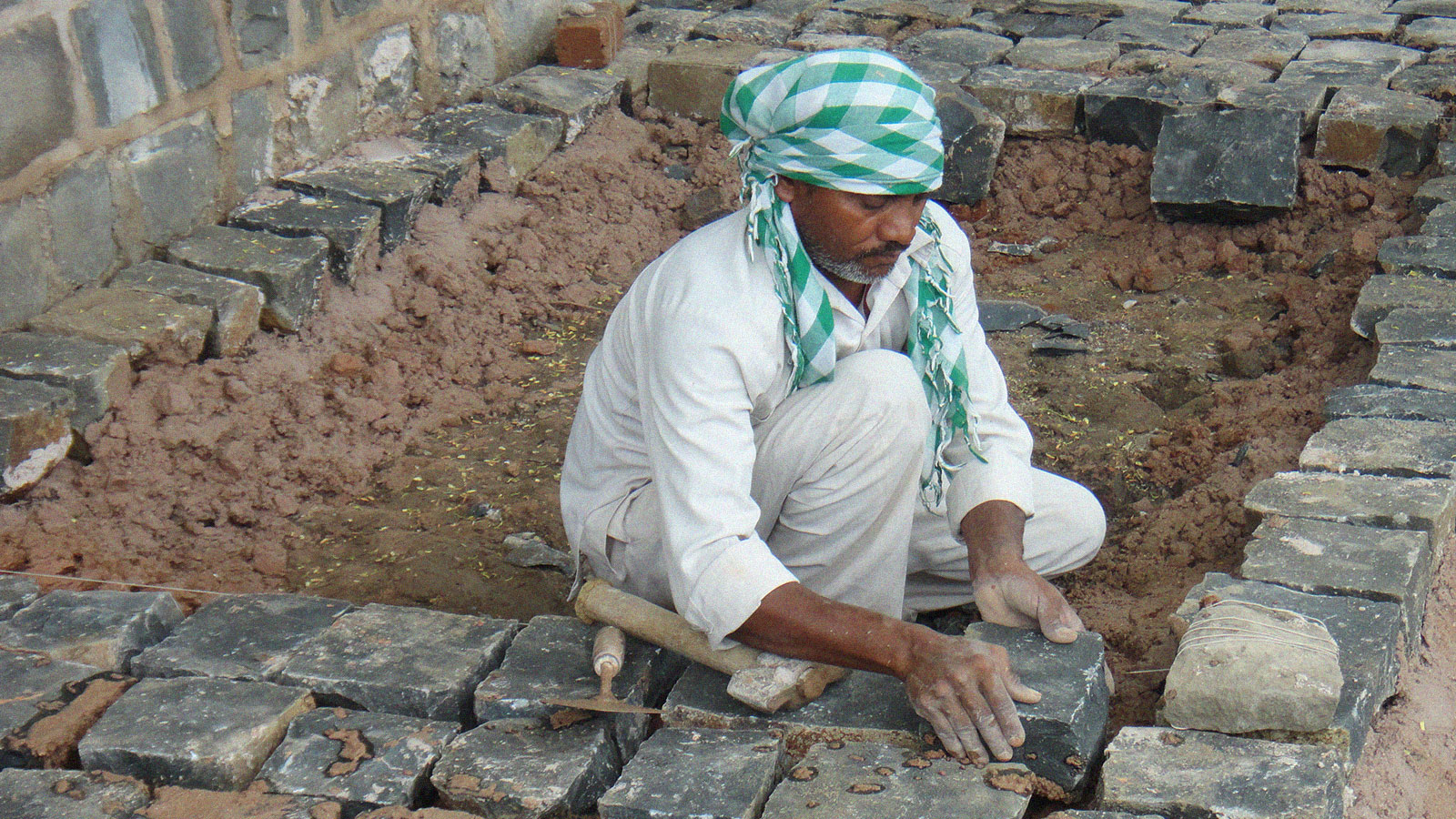 MAHIDPUR FORT - A SOCIAL DESIGN LIBRARY