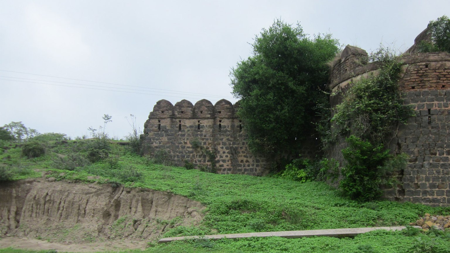 MAHIDPUR FORT - A SOCIAL DESIGN LIBRARY